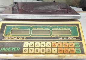 Lot #39: Jadever LAC-1260 Digital Counting Scale - WireBids